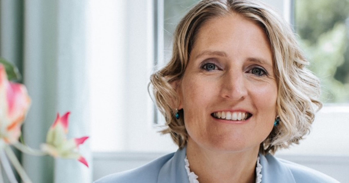 'Echt Esther' op spirituele toer met medium Mercedes | Radio Aalsmeer