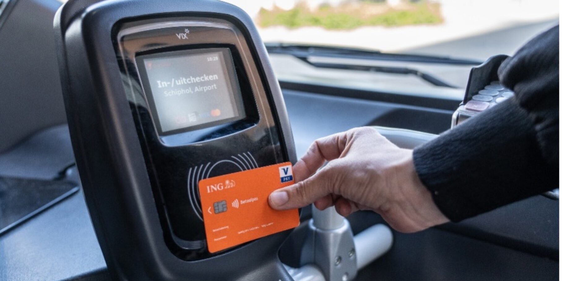 In- en uitchecken met contactloze betaalpas of creditcard | Radio Aalsmeer