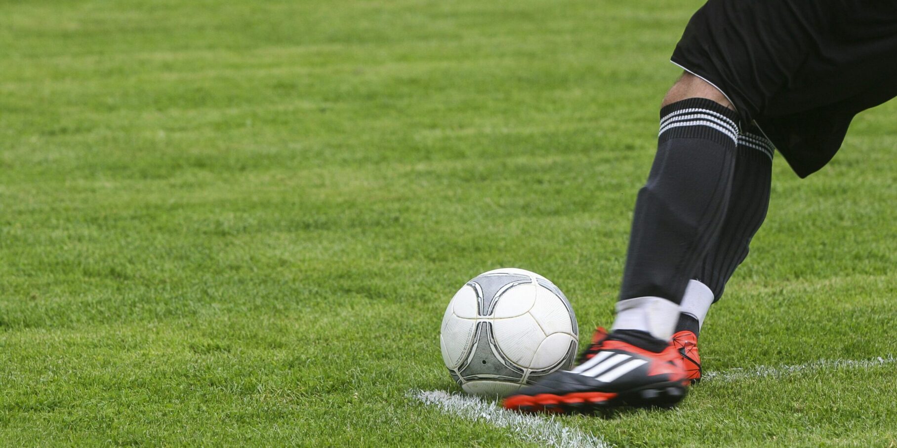 FC Aalsmeer onder druk in duel met SV Hoofddorp | Radio Aalsmeer